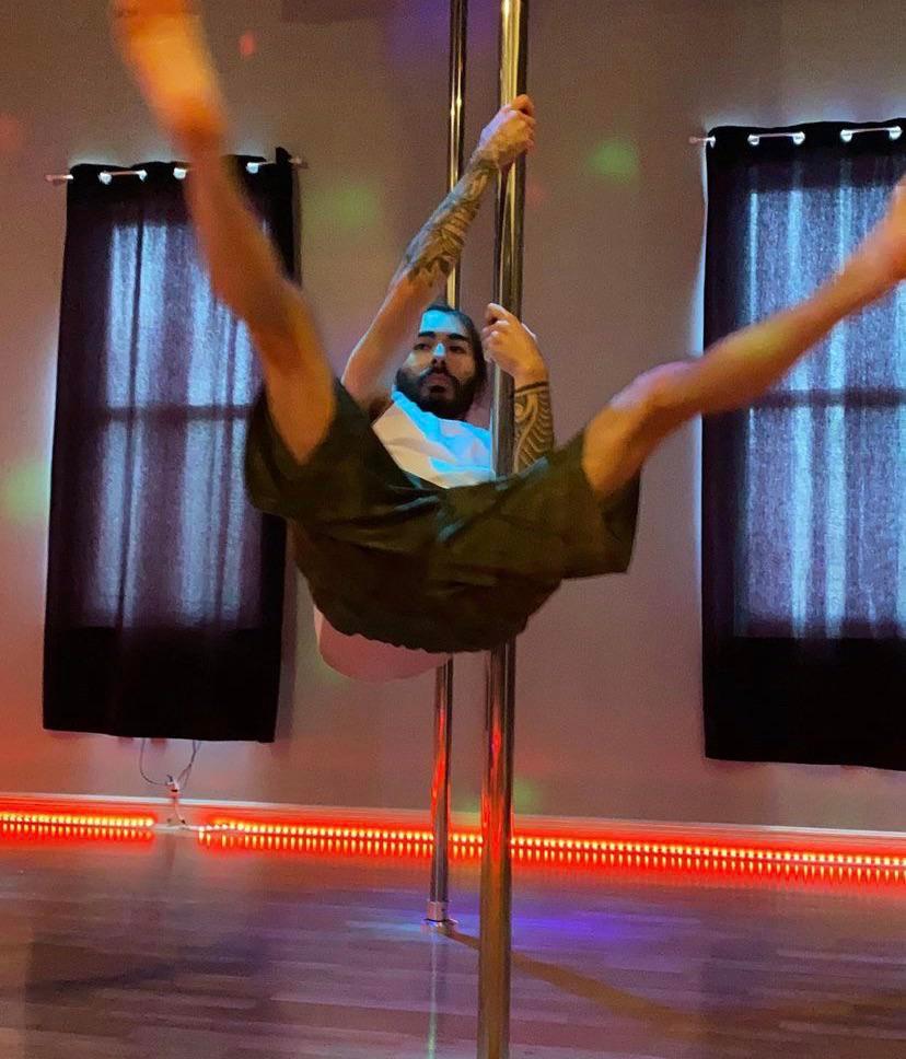 Blursed_poledance | Scrolller