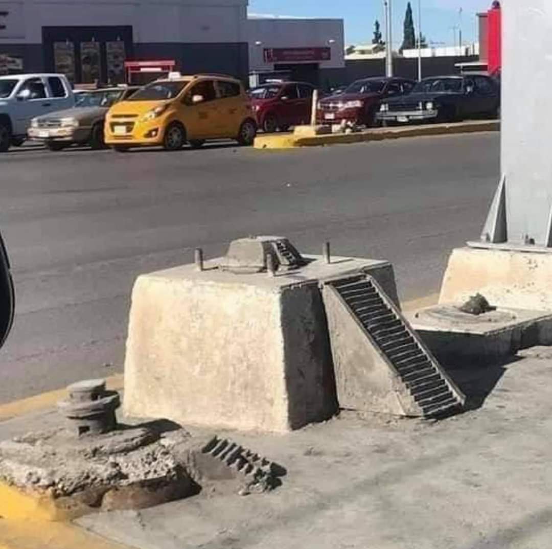 blursed_pyramid | Scrolller