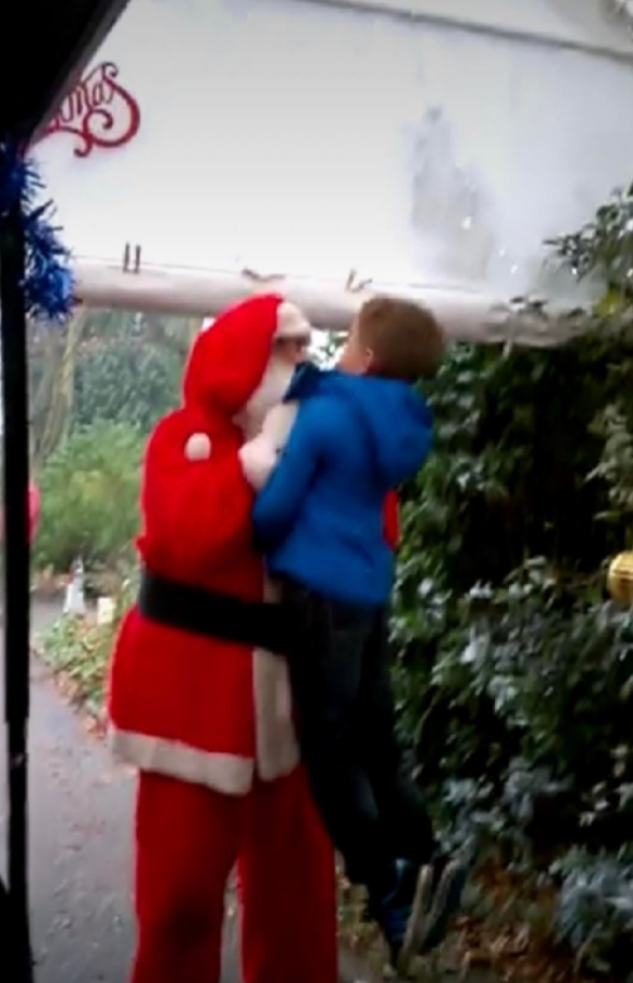 Blursed_Santa | Scrolller