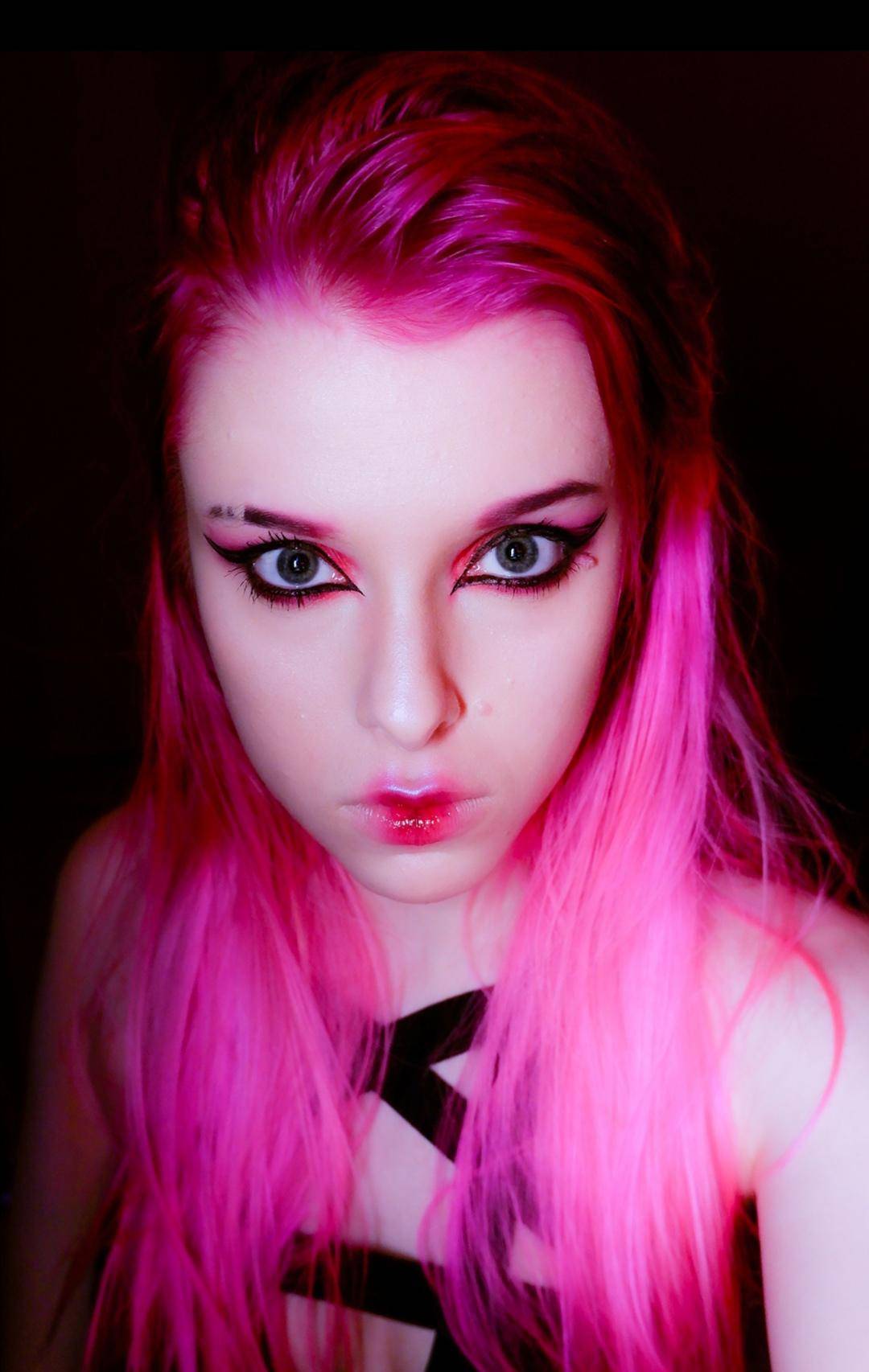 Bold Eyeliner today 💕 | Scrolller