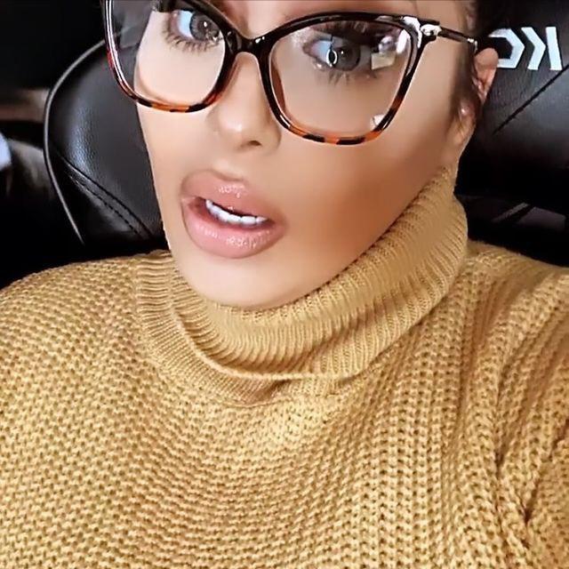 Bolted on lips to suck on while kissing. | Scrolller