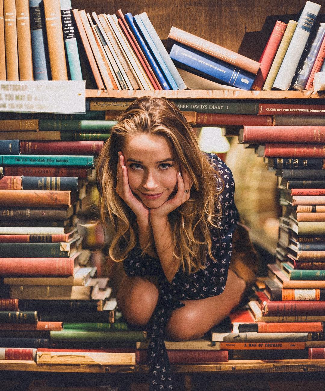 Book worm | Scrolller