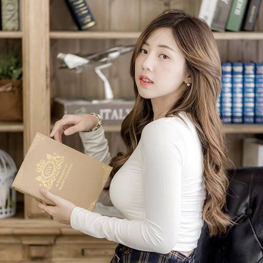 Bookworm | Scrolller