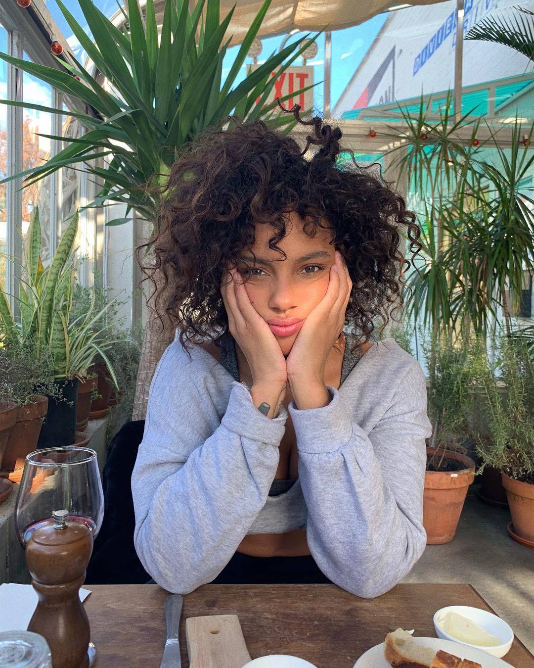 Bored waiting for the menu | Scrolller