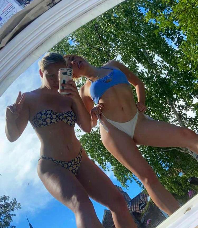 Both my sisters together, which one do you prefer? Tell me if they make you hard😅 | Scrolller