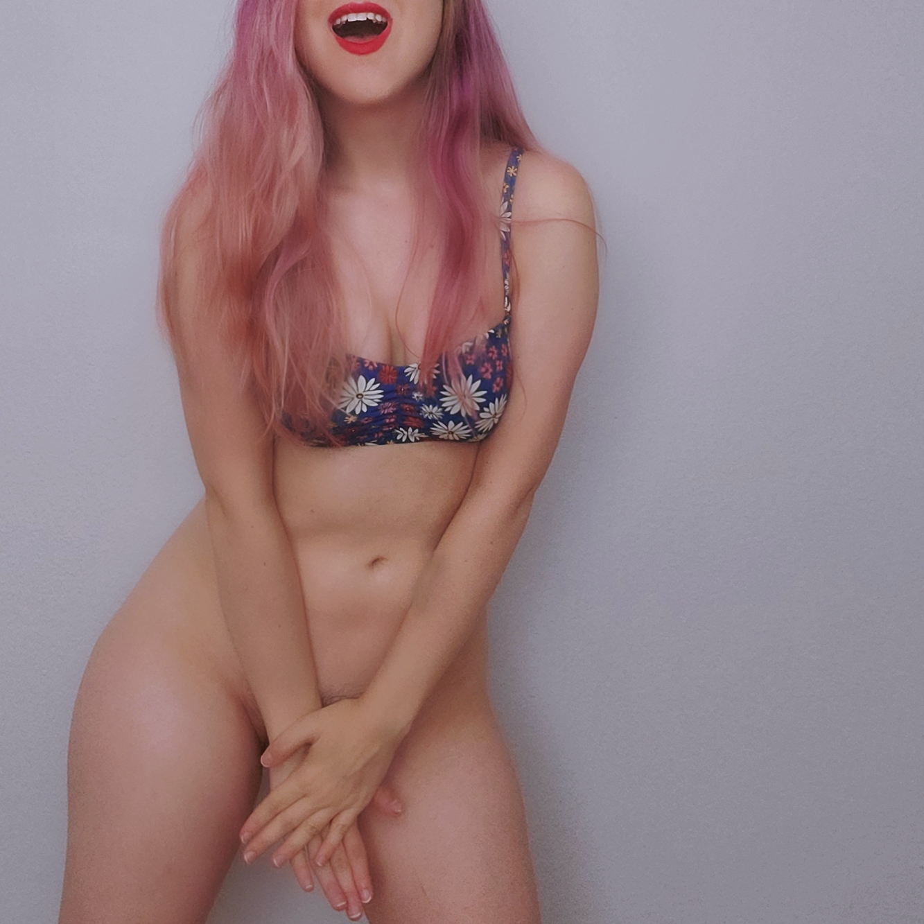 😳 Bottoms fell off my bikini, can you help me find them?! | Scrolller