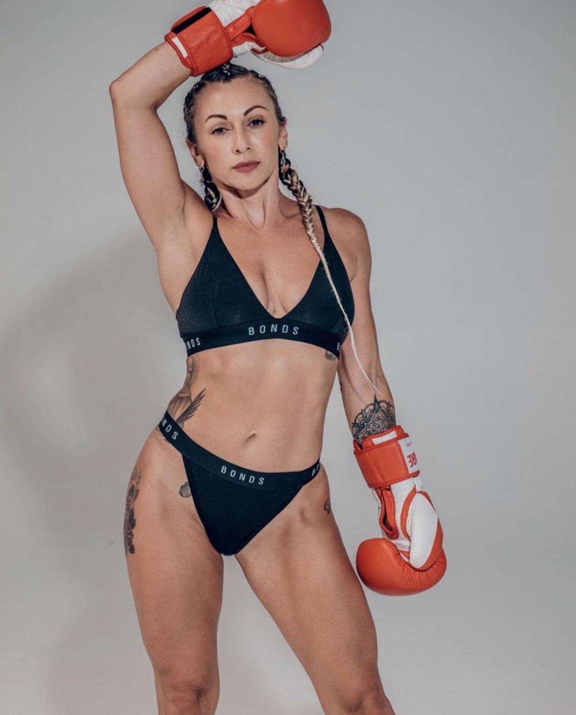 Boxing Bonds | Scrolller