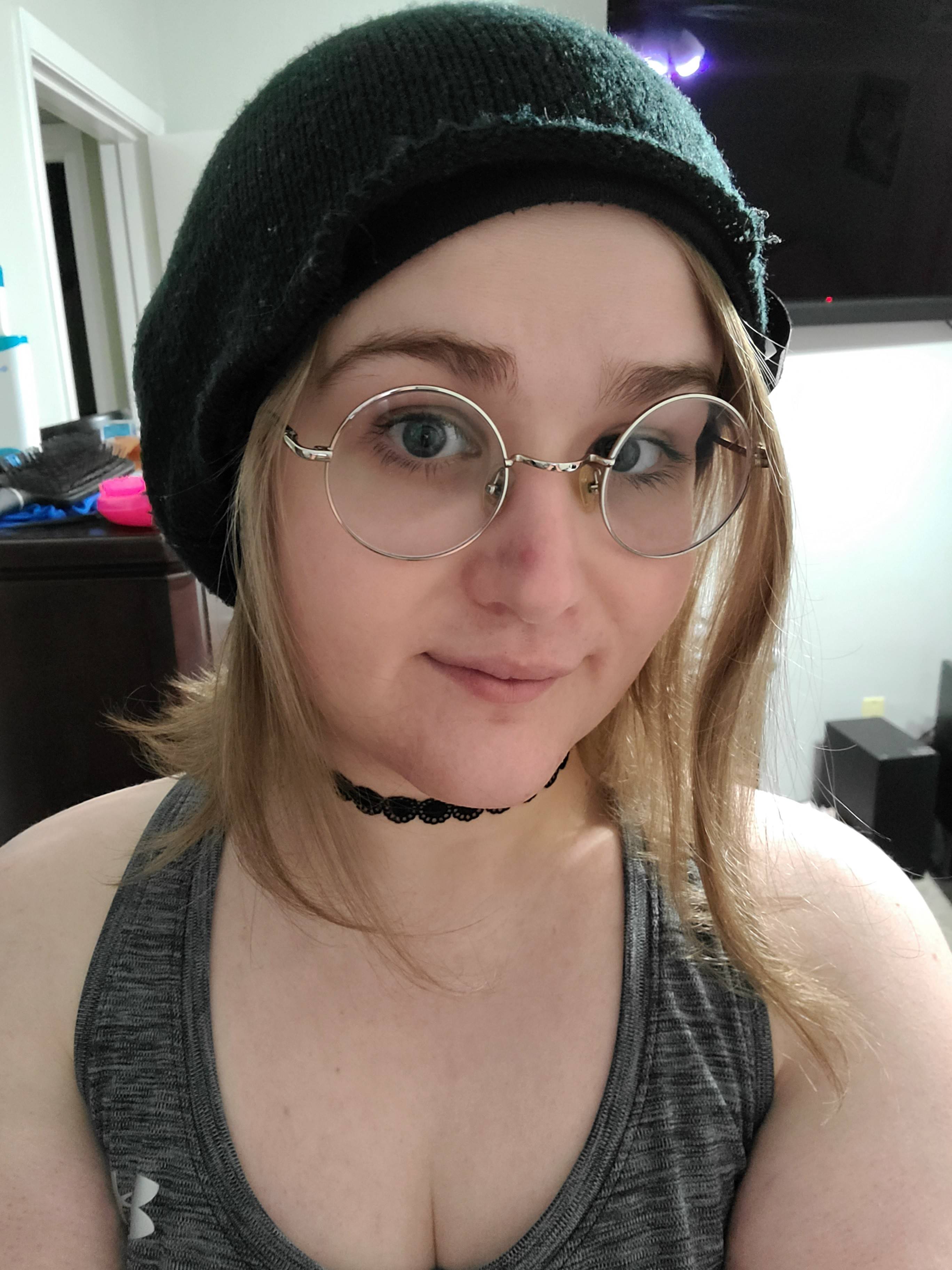 Boyfriend's beanie looks pretty good on me :D | Scrolller