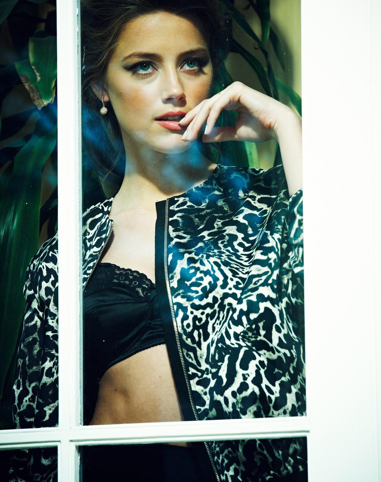 Bra in the window | Scrolller