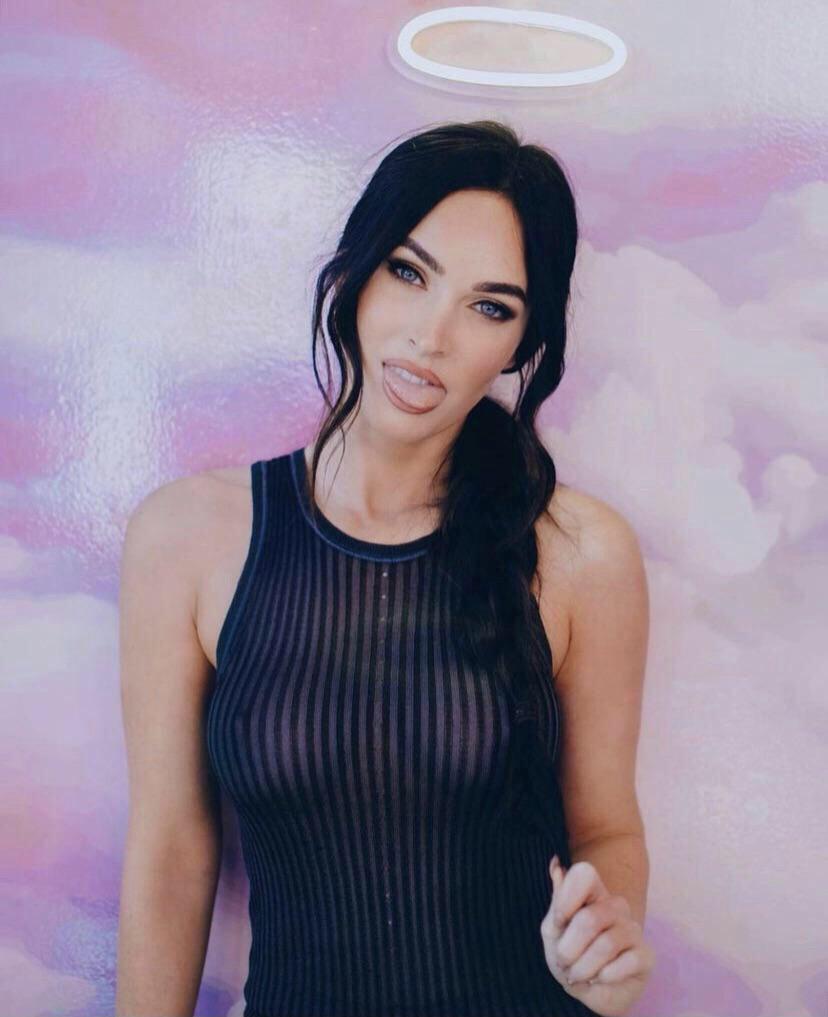 Brainless bimbo Megan is ready to do her job | Scrolller