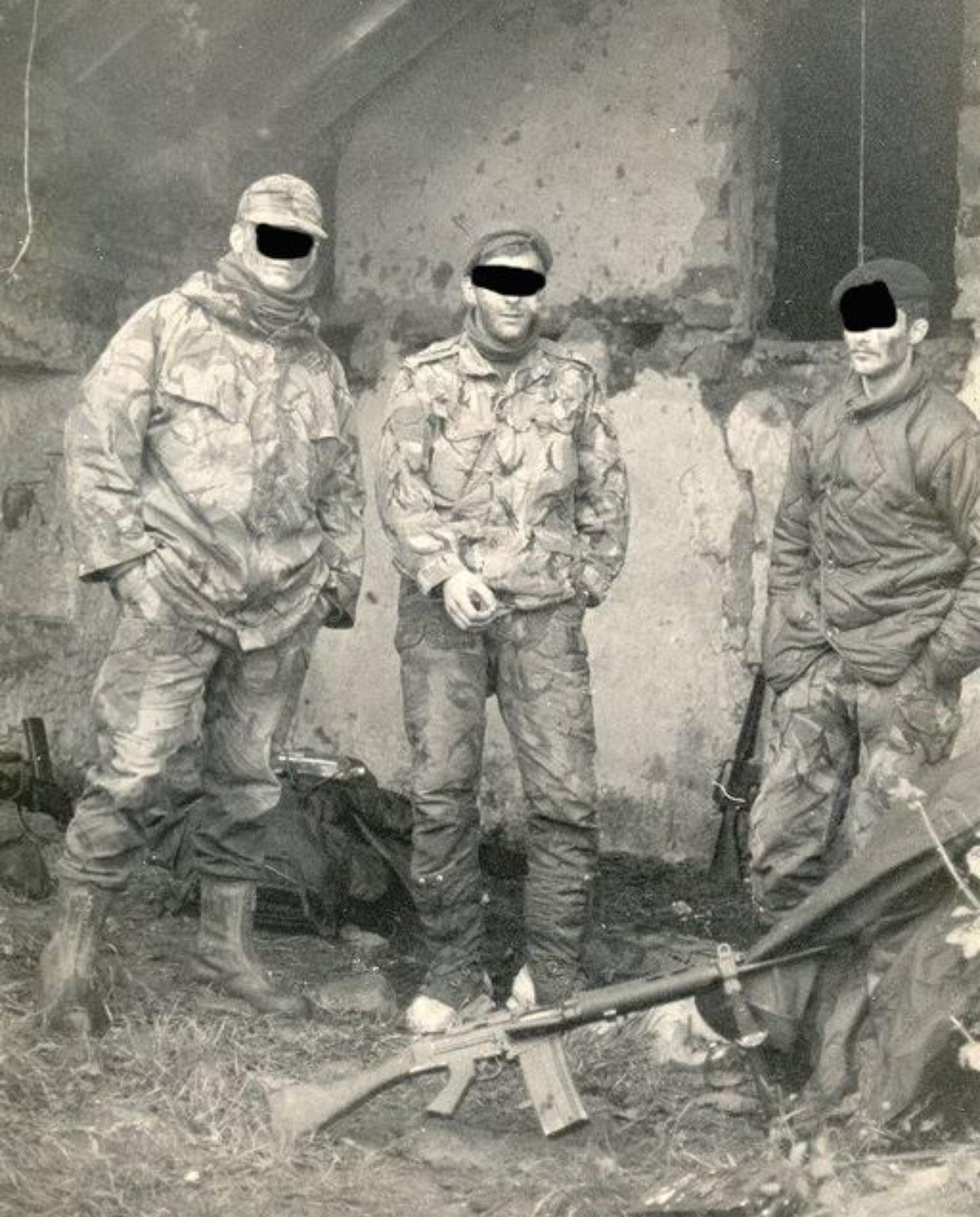 British 22 SAS operators pictured here during operations in Northern Ireland 🇬🇧 | Scrolller