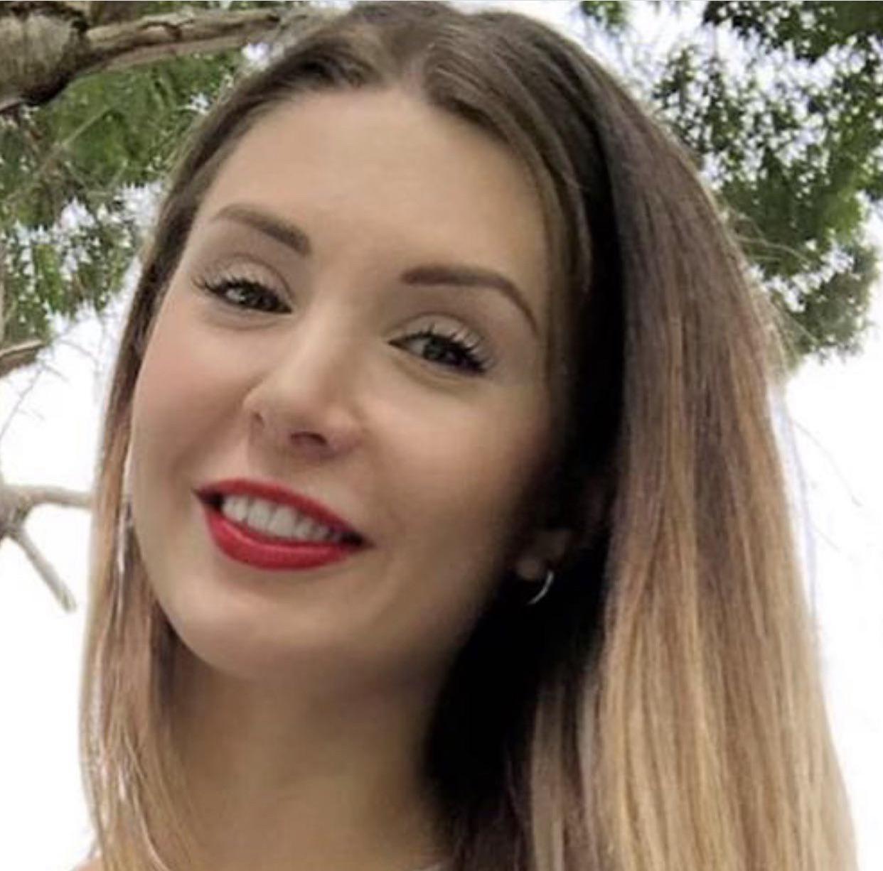 Bruh who even is this? The face-tune crying in the corner | Scrolller