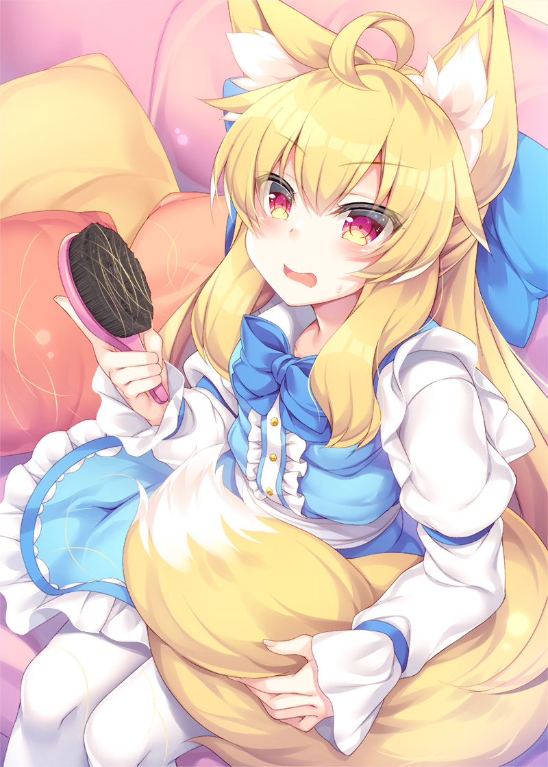 Brushing fluffy tail [Original] | Scrolller