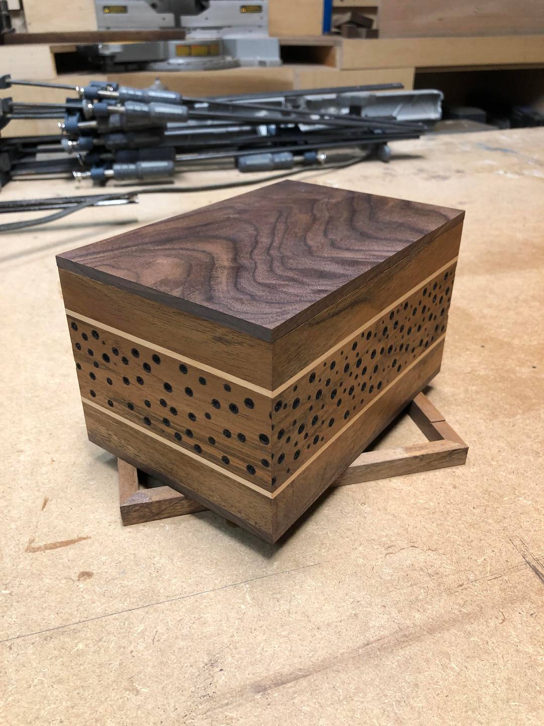 Built a box! Inspired by a build in a recent woodworking magazine. | Scrolller
