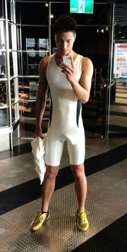 Bulge in White | Scrolller