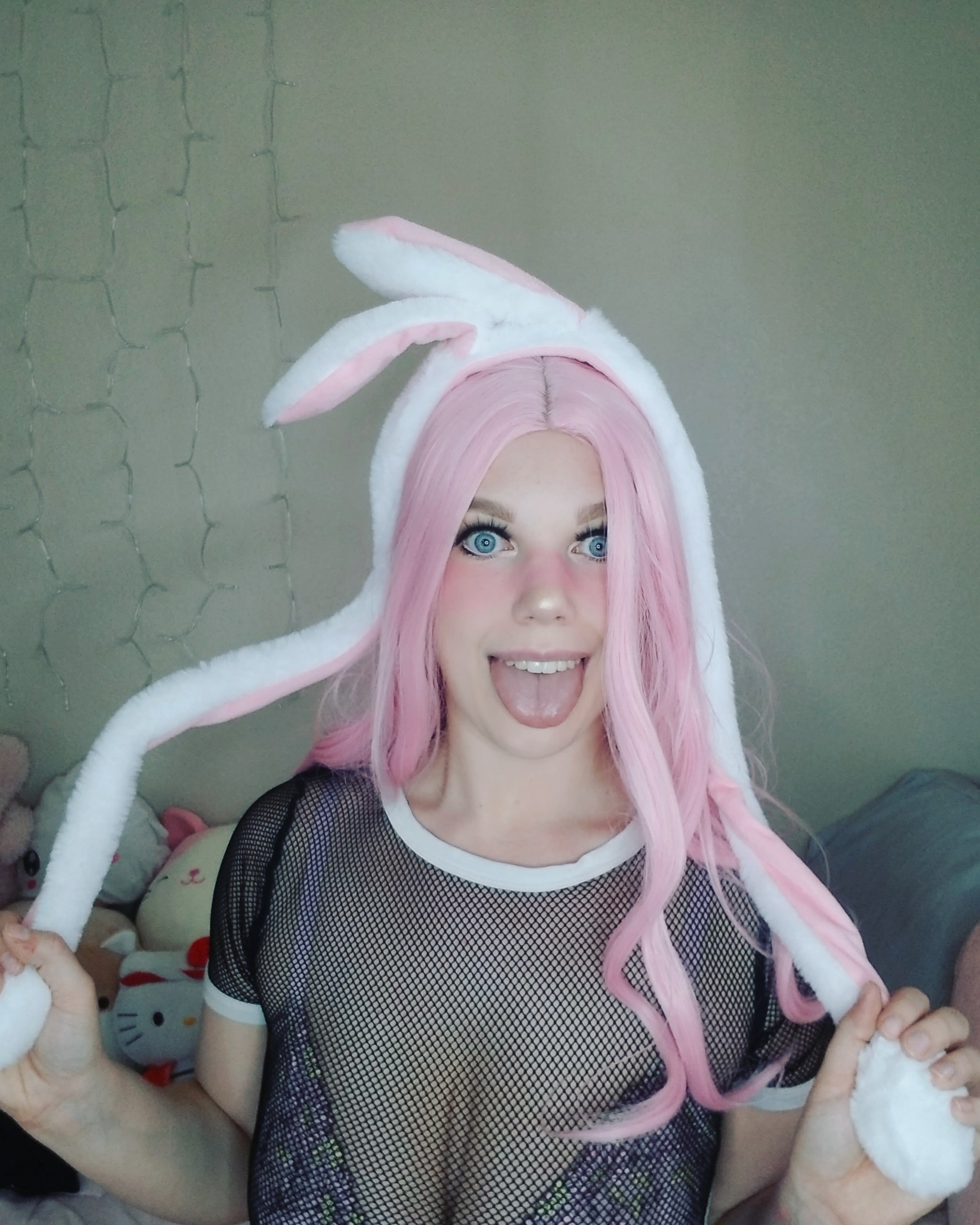 Bunny girl trying to be cute | Scrolller
