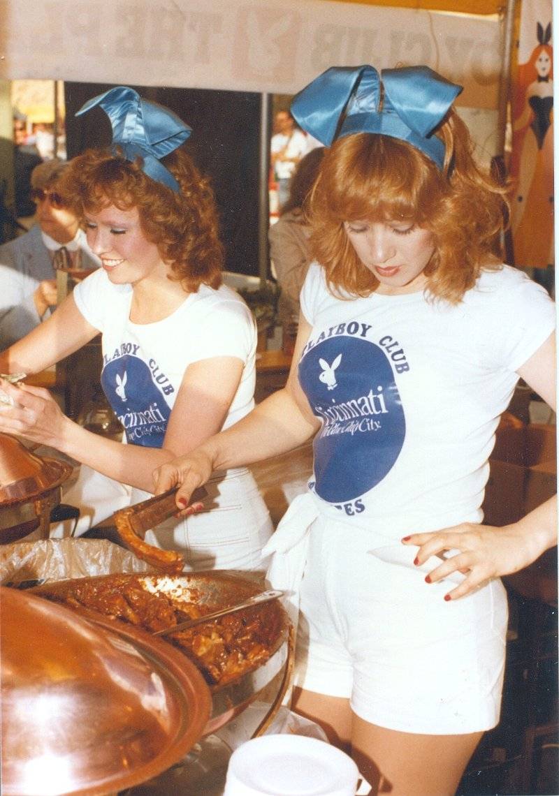 Bunny Lois and Bunny Connie at The Taste of Cincinnati | Scrolller