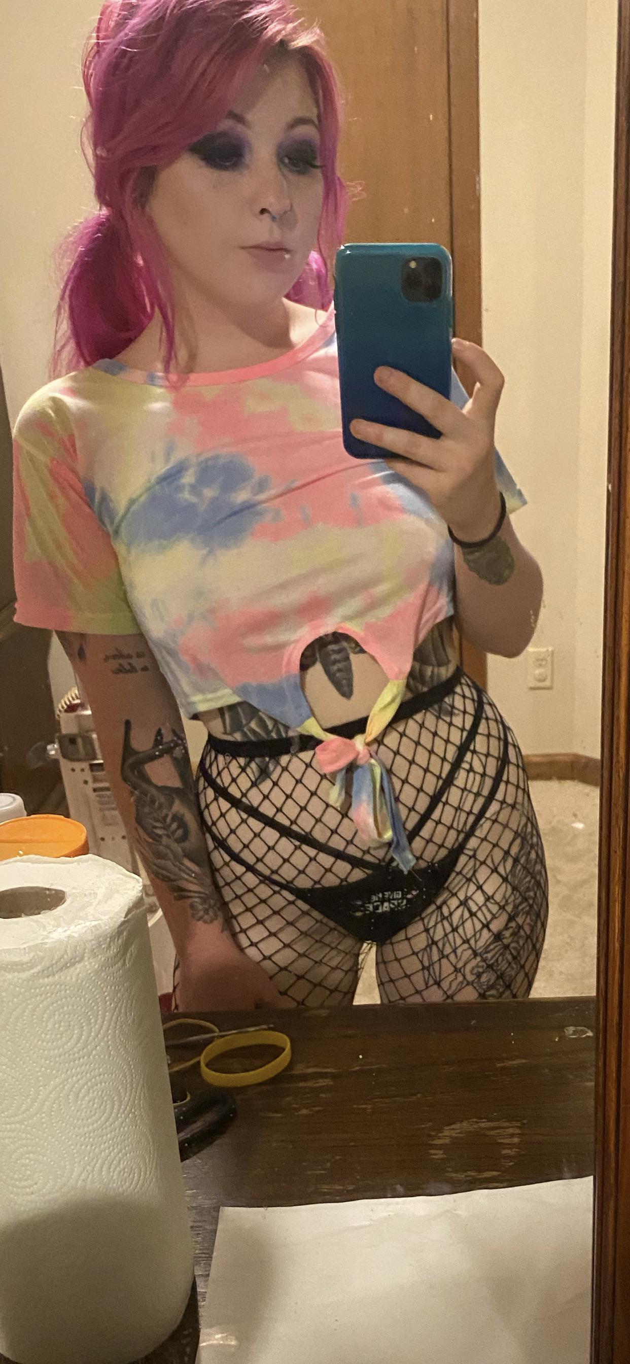 bury me in fishnets 🤤 | Scrolller