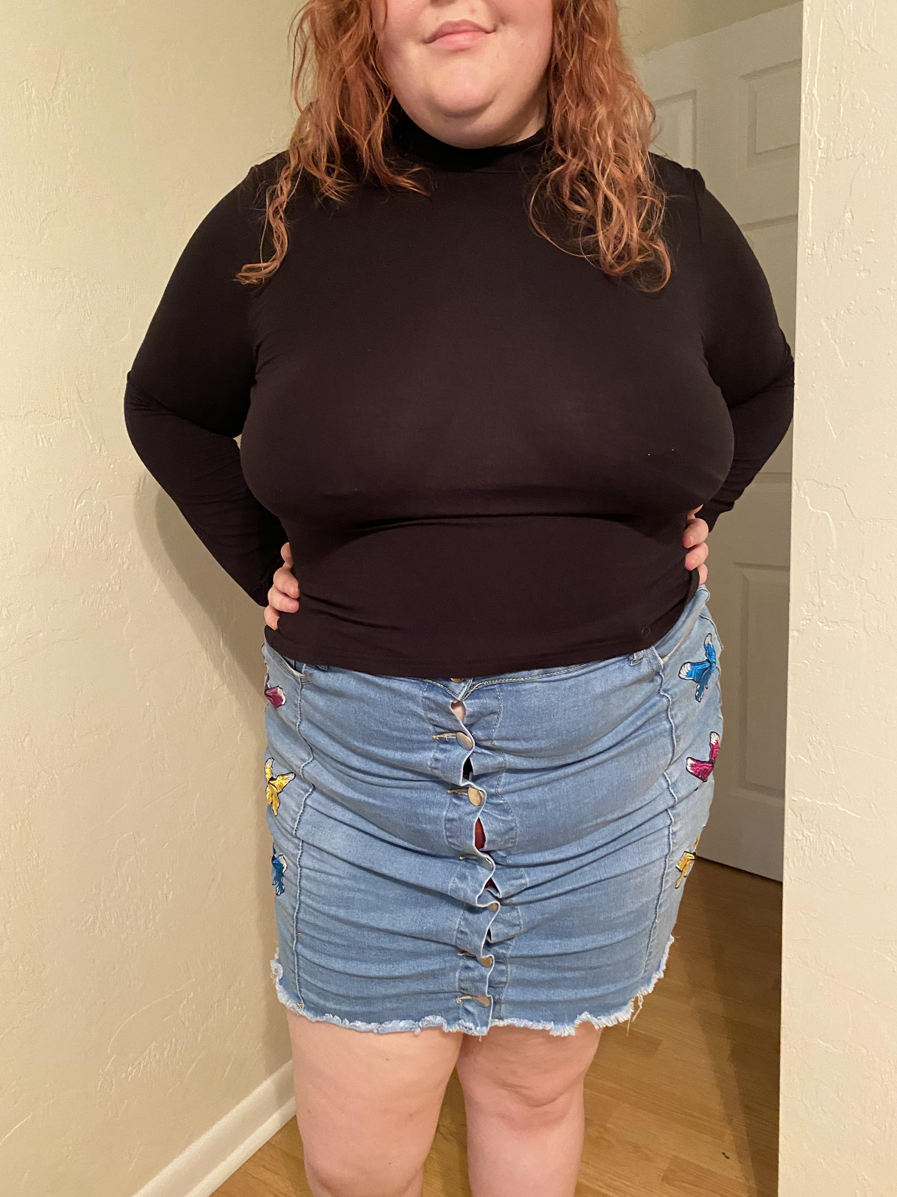 Busting at the seams 🤤 | Scrolller