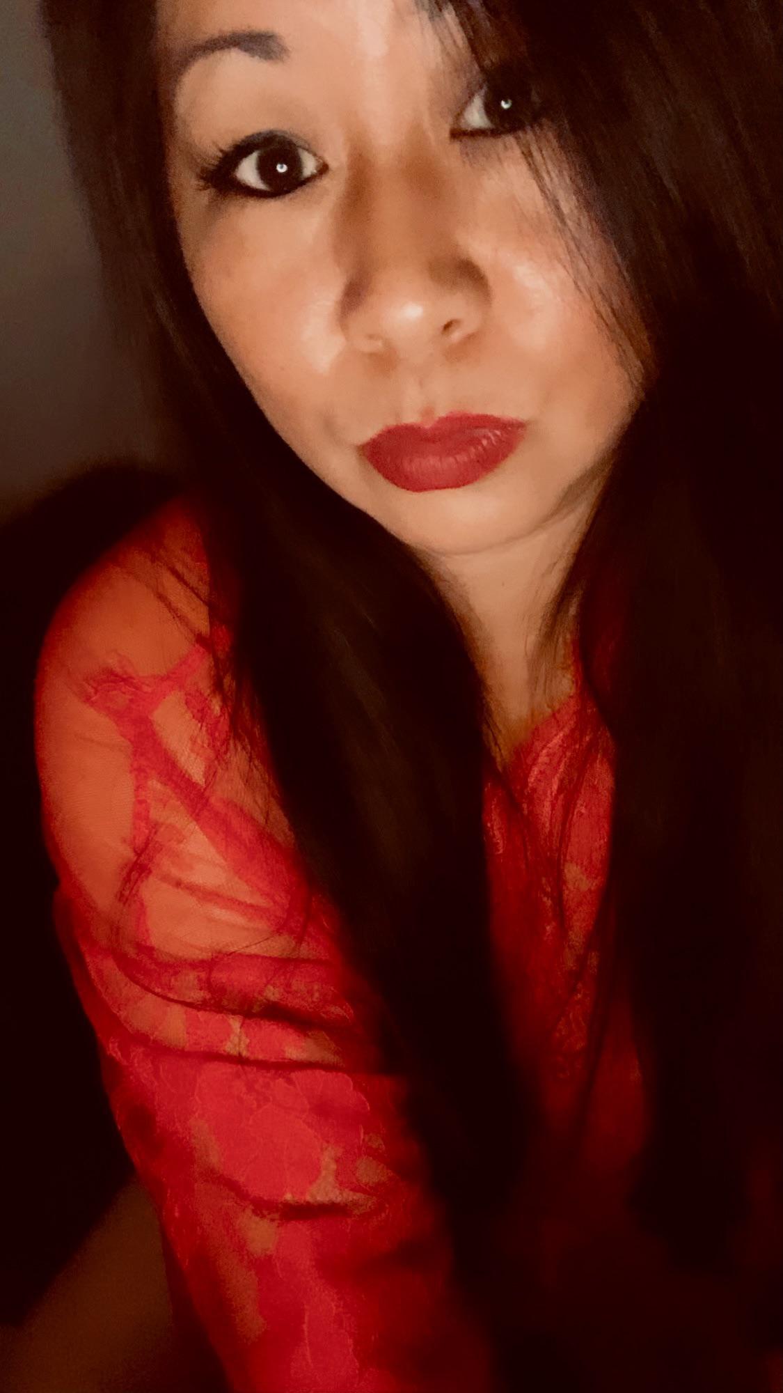 Busty. Asian. Gamer. MILF. 💋 Sensual content. Free subscription! | Scrolller