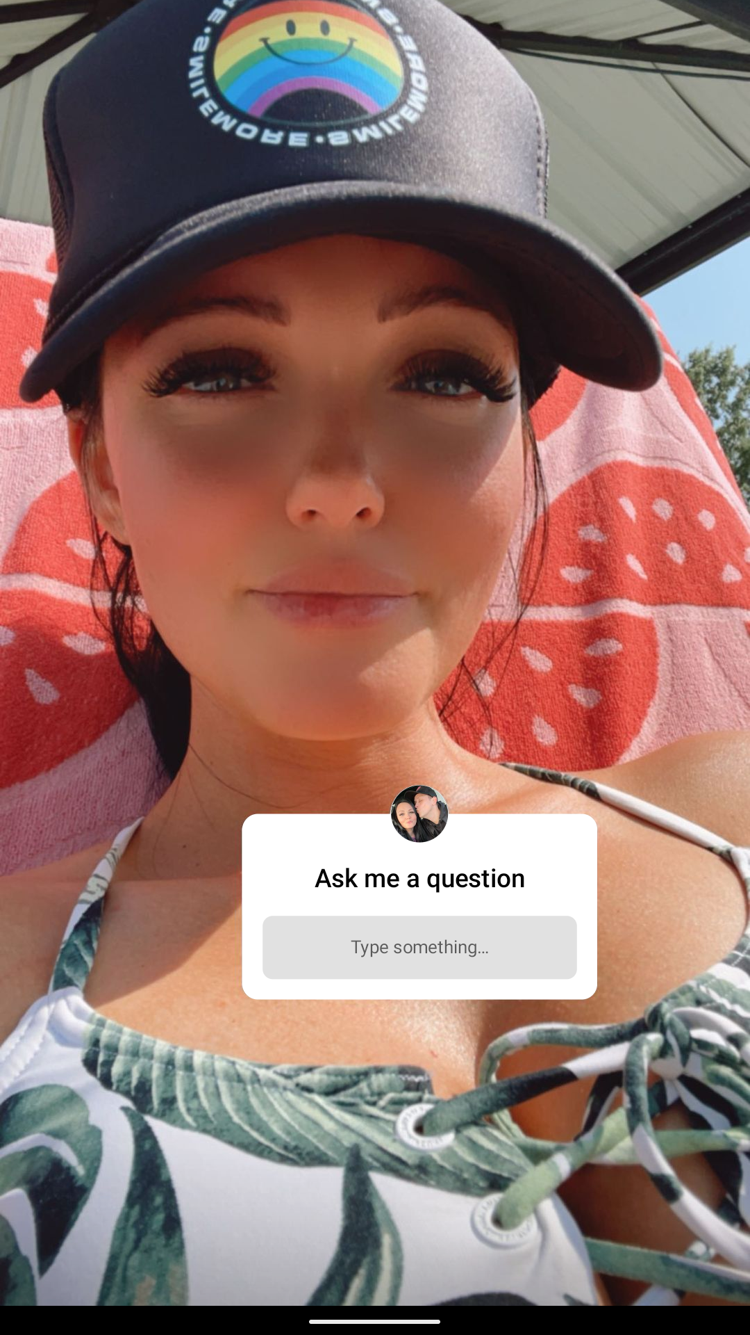 Busty babe | Scrolller