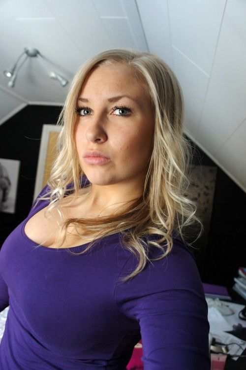 Busty Blonde (iktr) | Scrolller