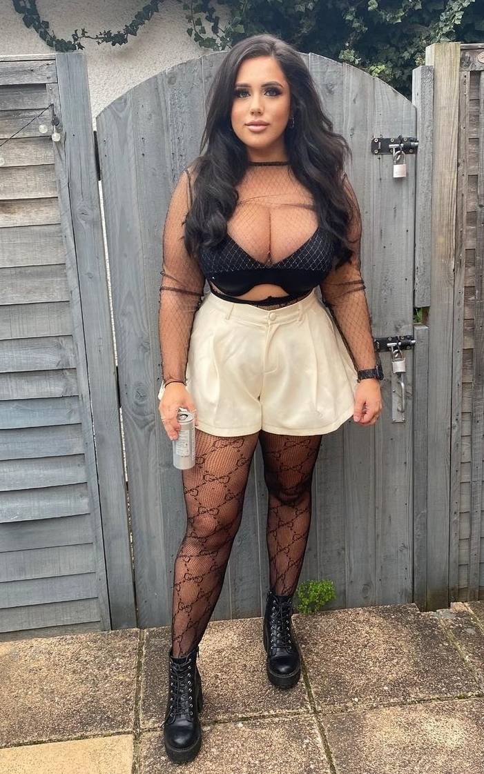 busty brunette | Scrolller