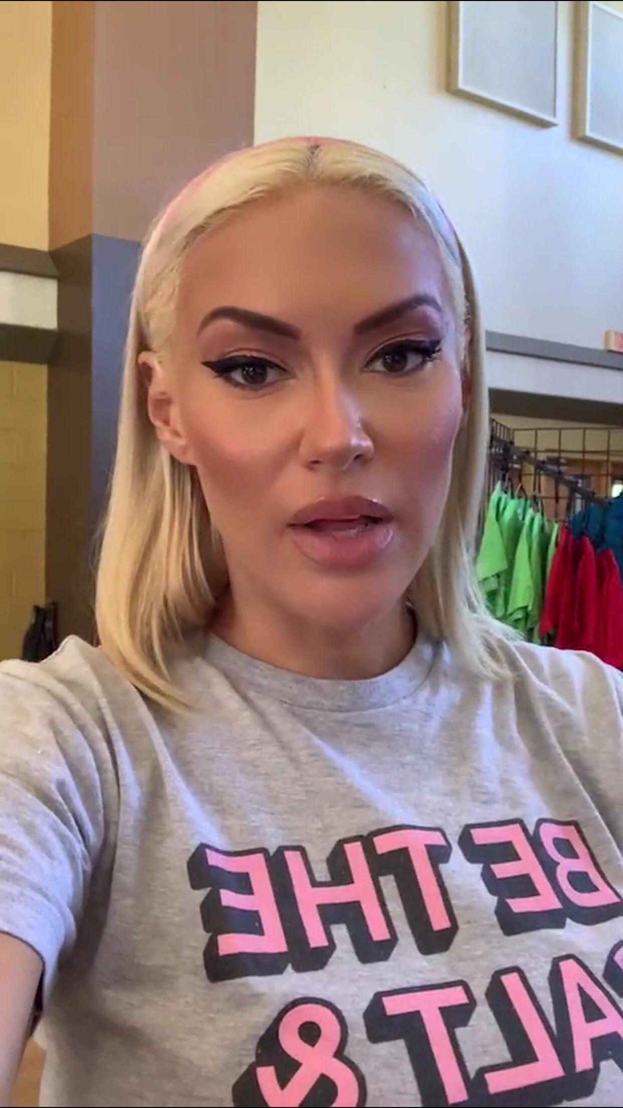 Busty Conservative Kaya Jones Scrolller