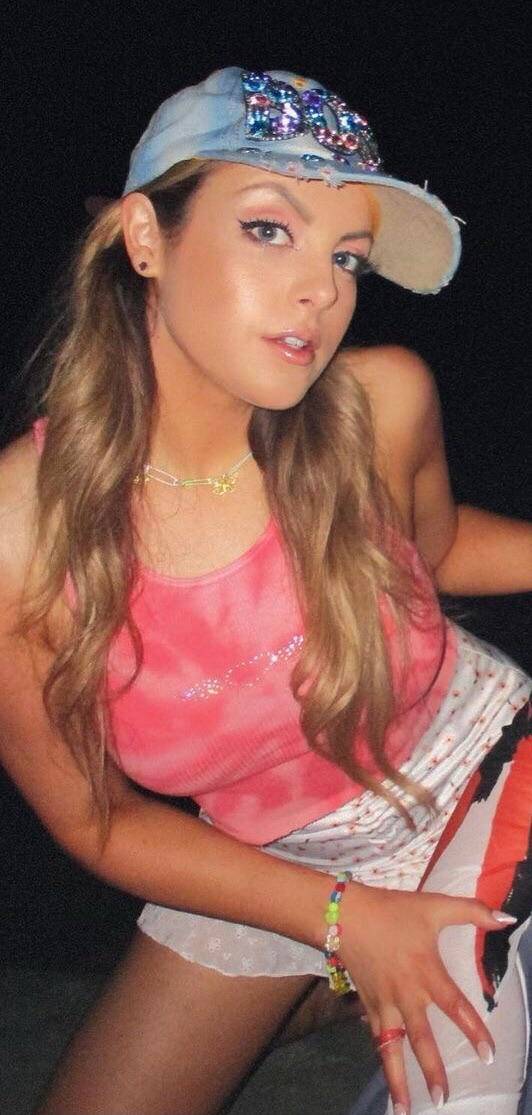 Liz Gillies | Scrolller