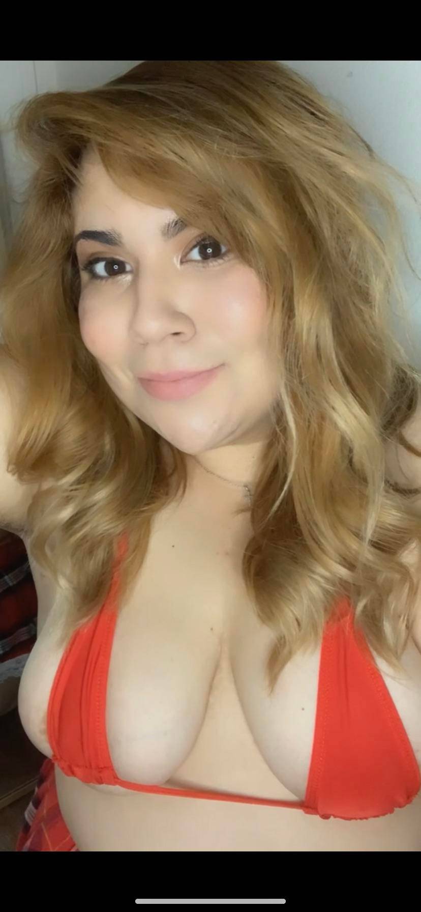 Busty Latina | Scrolller