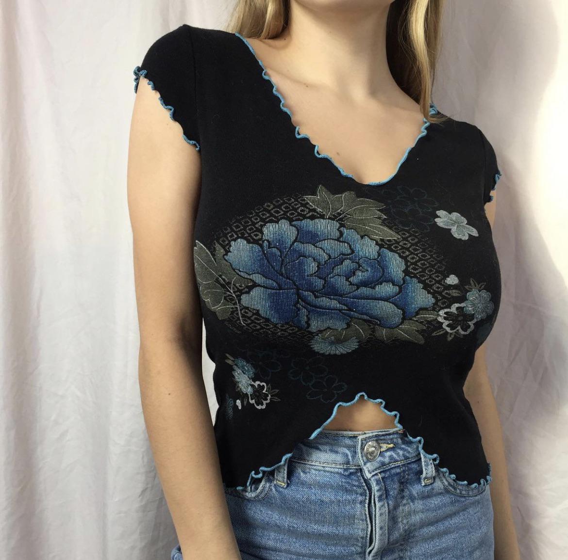 Busty petite | Scrolller