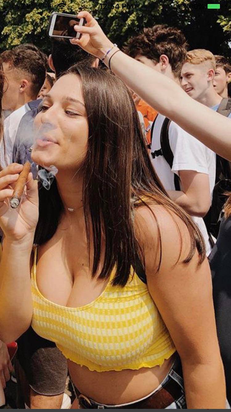 Busty puff | Scrolller