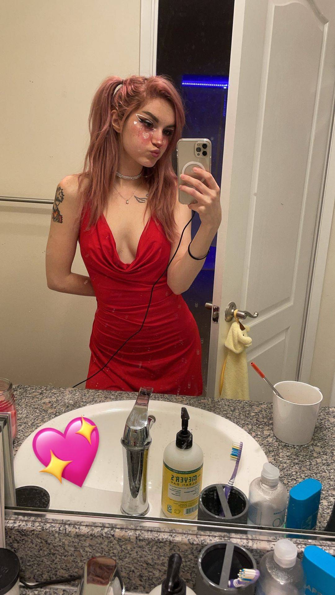 Busybee getting more confident! | Scrolller