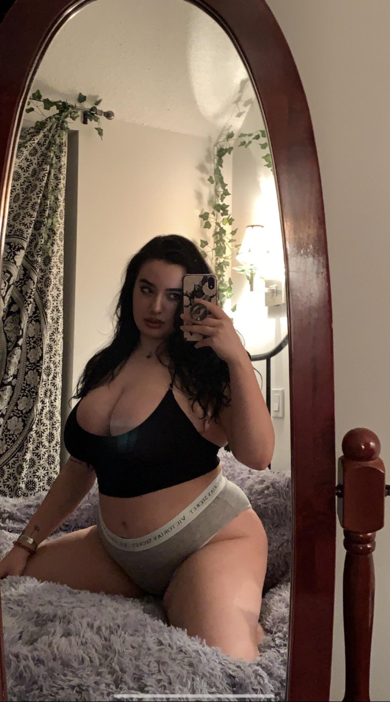 C’mon get down with the thickness 😈 | Scrolller