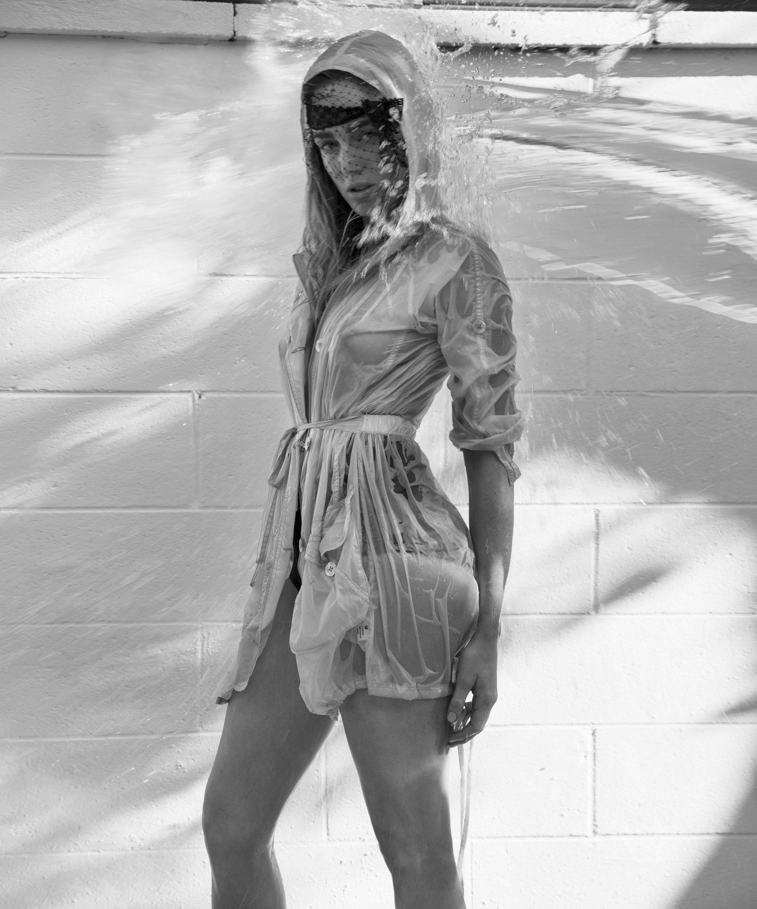 Caity Lotz Scrolller