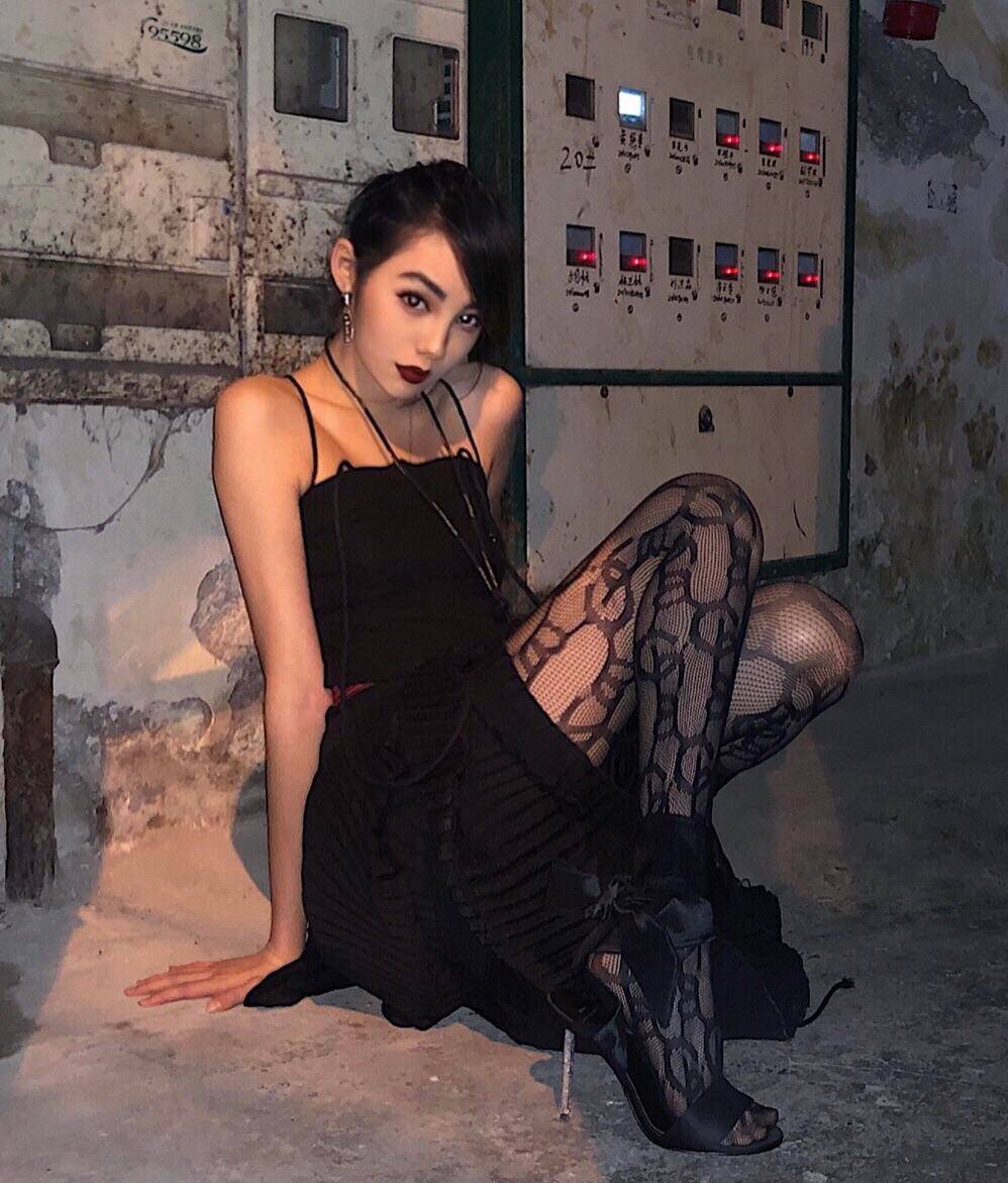 Do you want me to be your footjob machine? | Scrolller