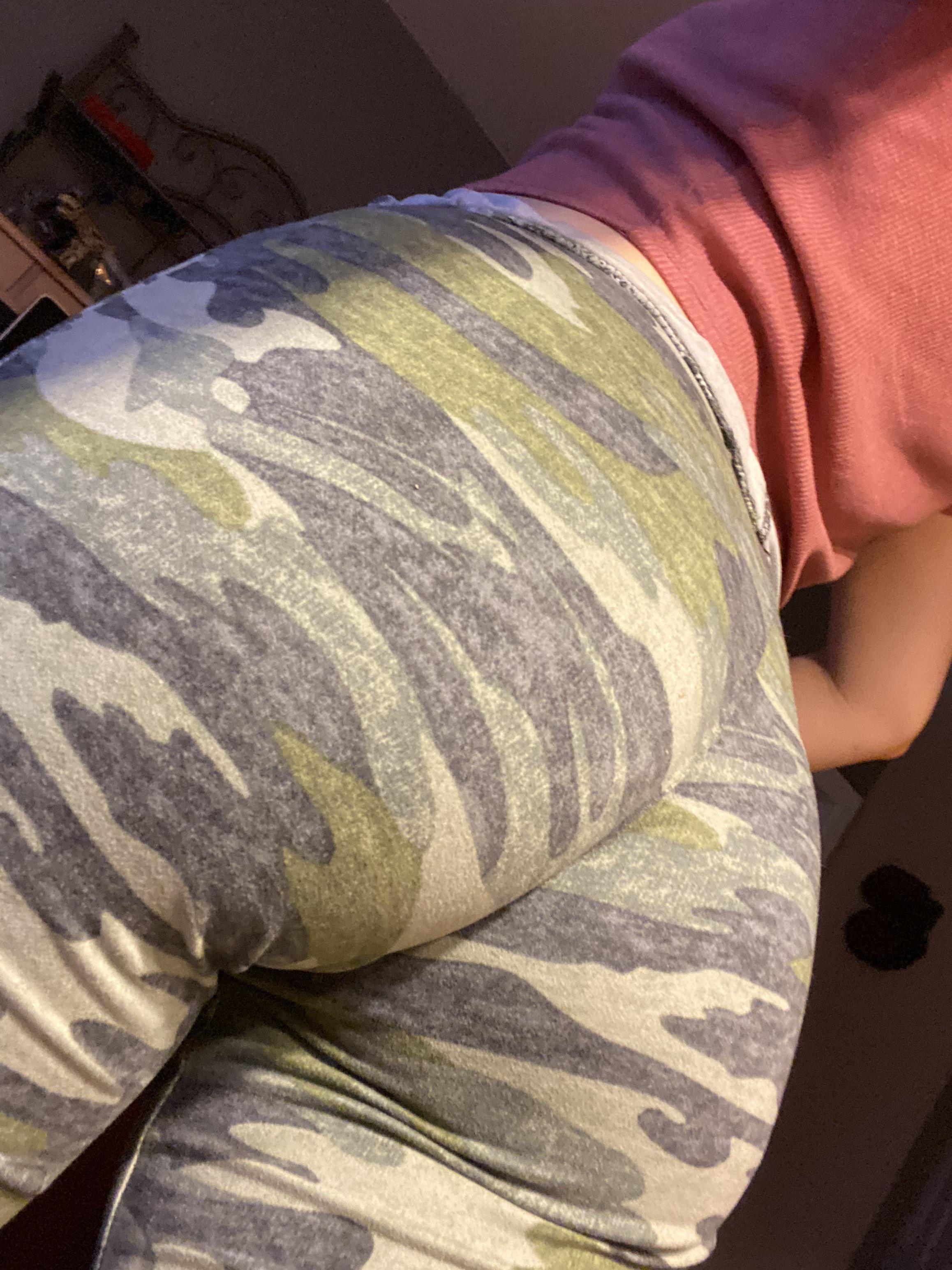 Camo 🍑 | Scrolller