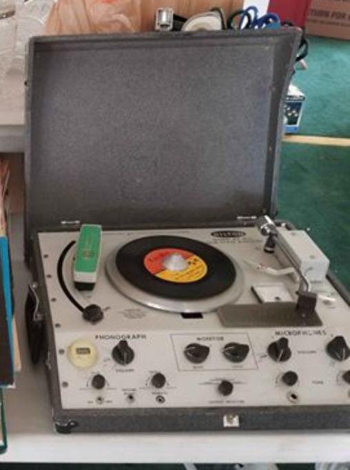 Can anyone identify this turntable? | Scrolller
