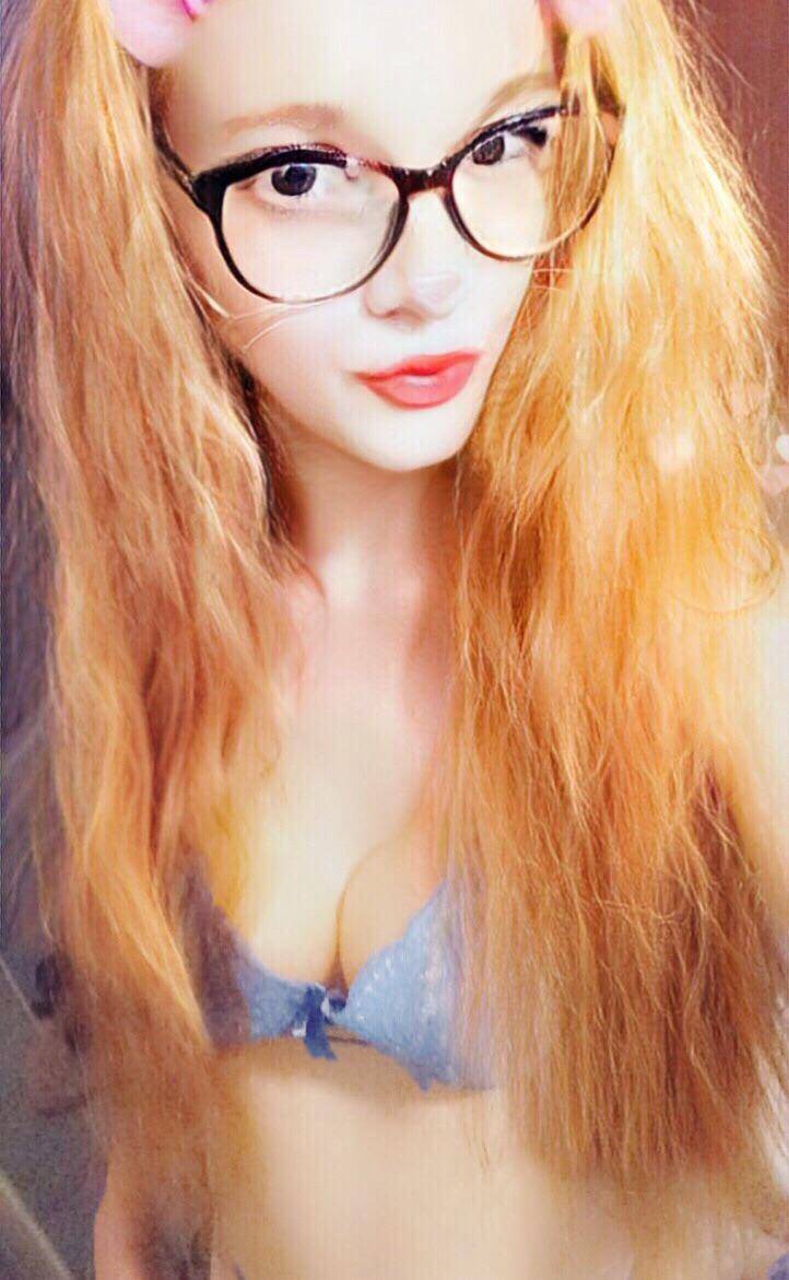 Can I be your redhead glassware girl? 💋 | Scrolller