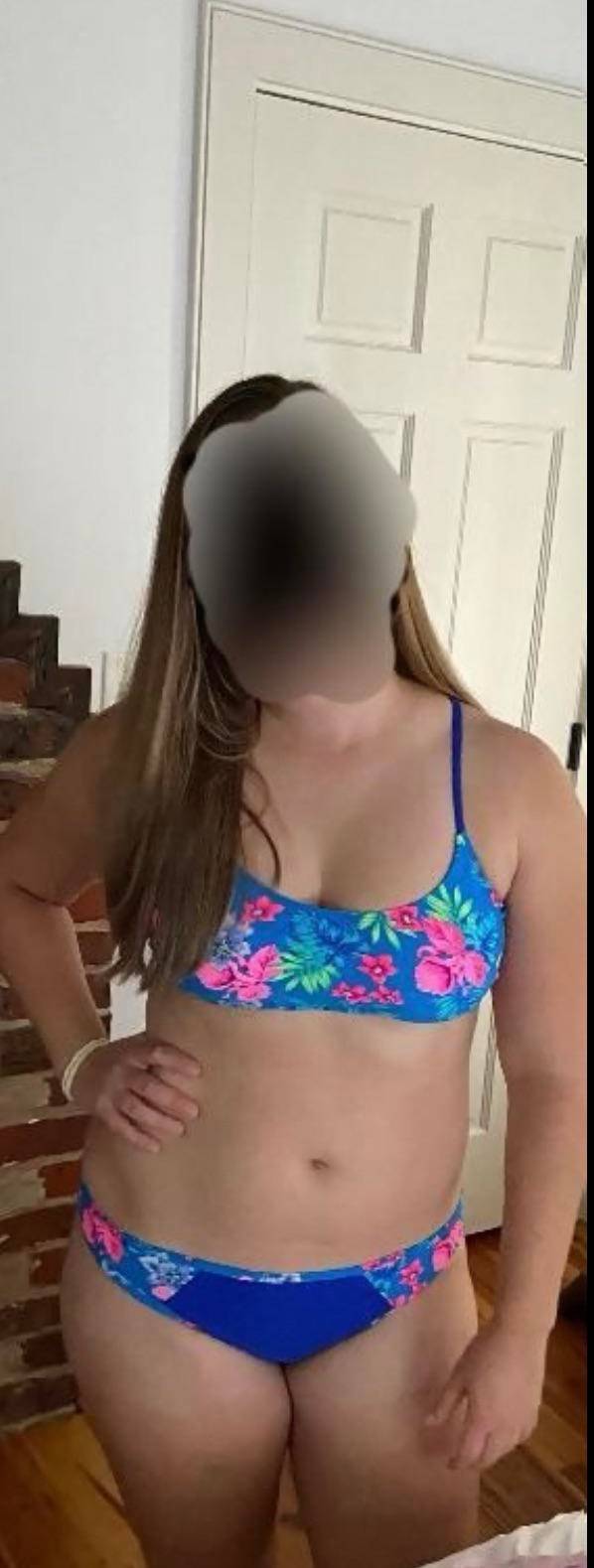 Who knew your child’s teacher liked to throw adult pool parties on the weekends 😈😇 | Scrolller