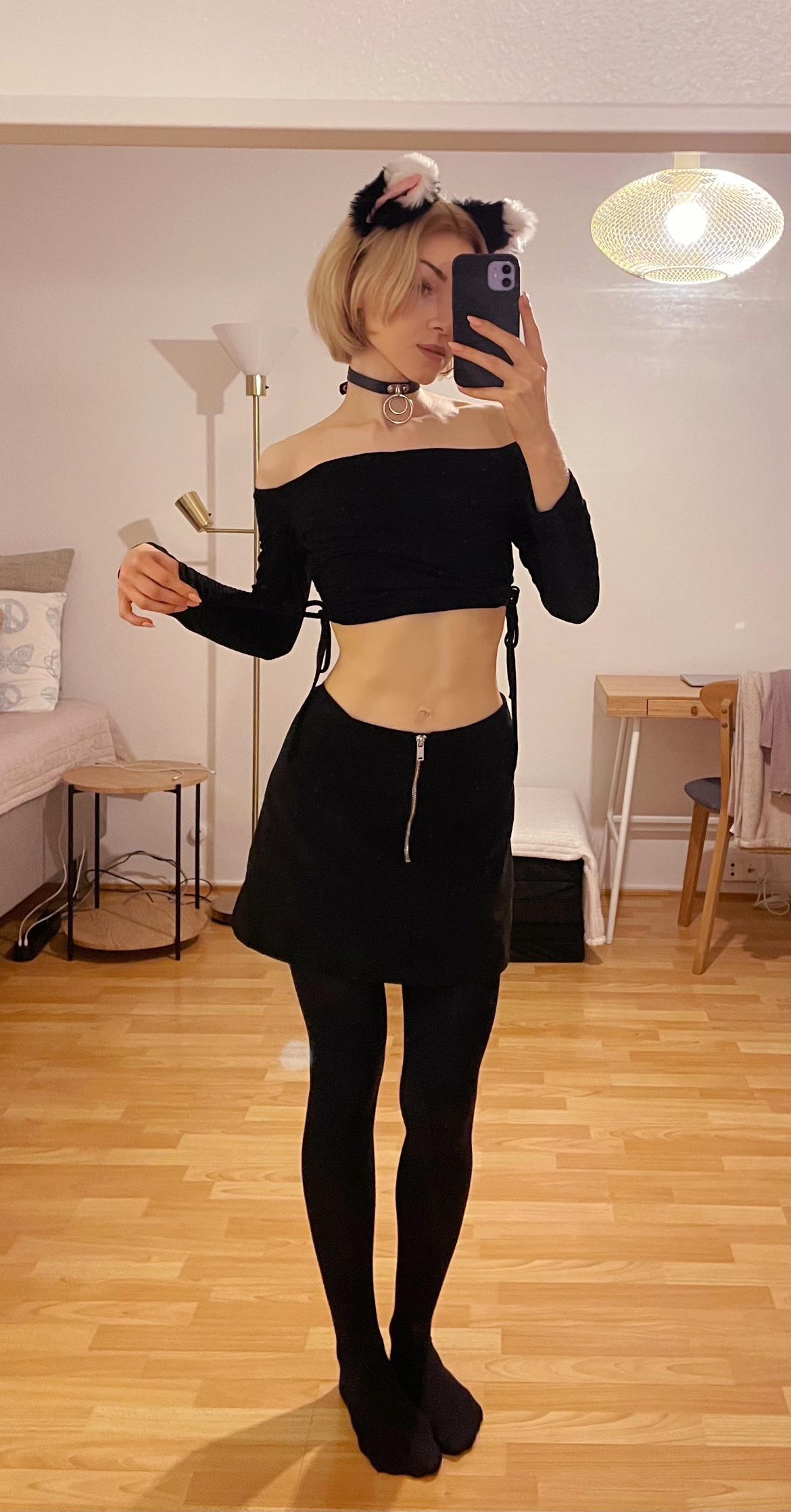 Can I sit on your lap? | Scrolller