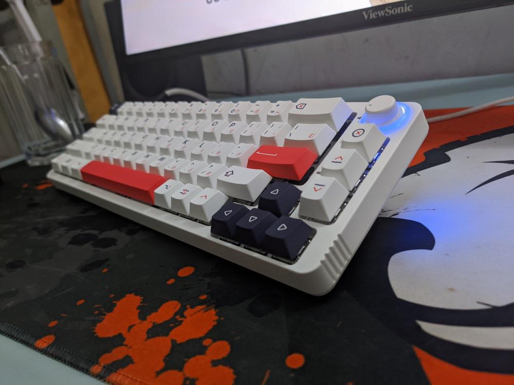 Can you expert help me identify where is this keyboard selling from… I want to get it | Scrolller