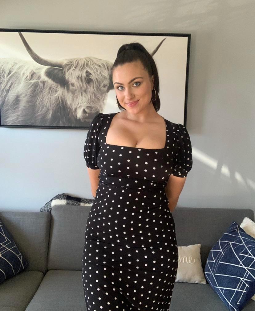 Do you like my dress? | Scrolller