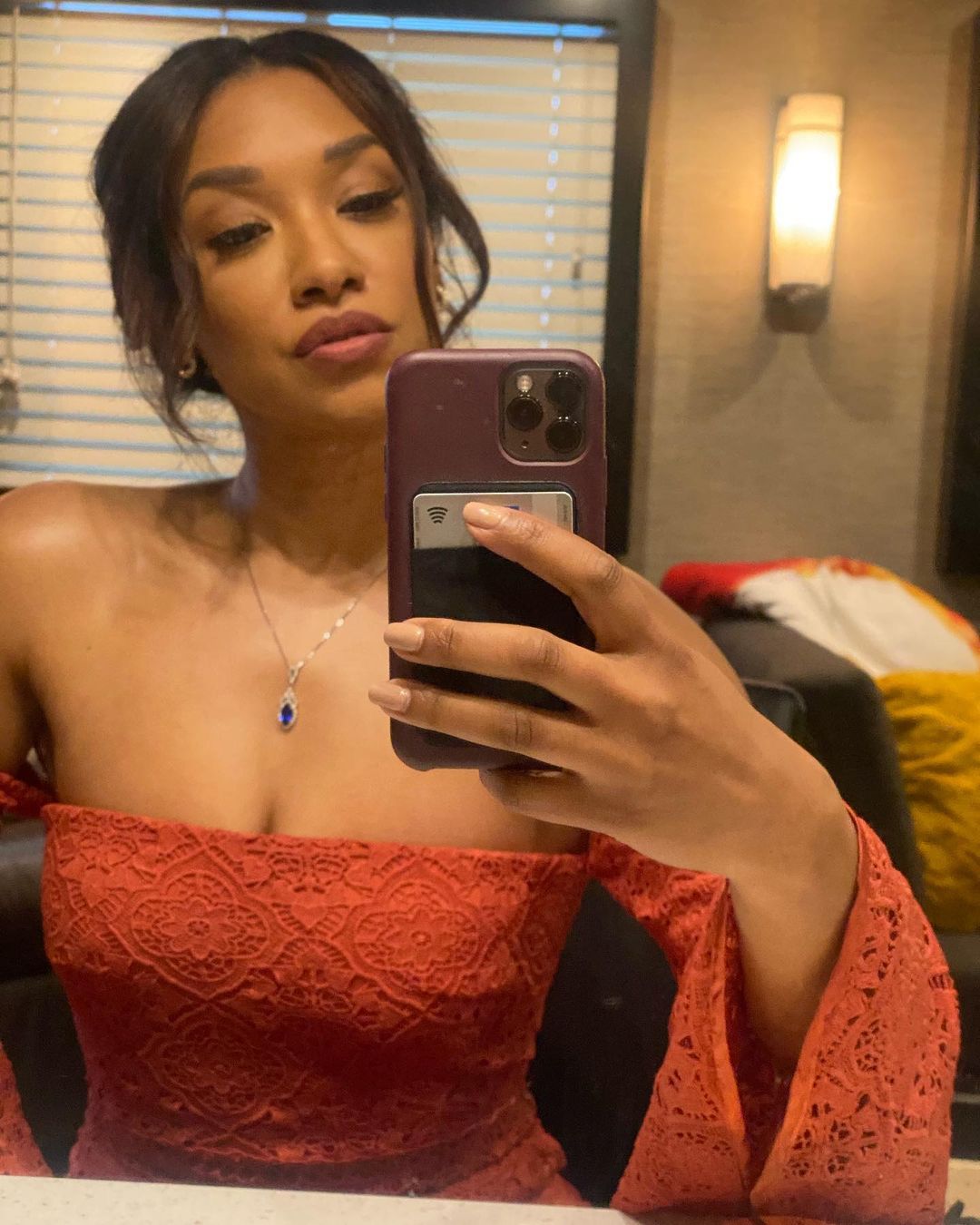 Candice Patton | Scrolller