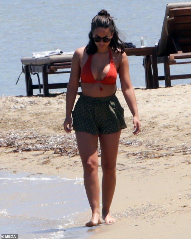 Candid 4 | Scrolller