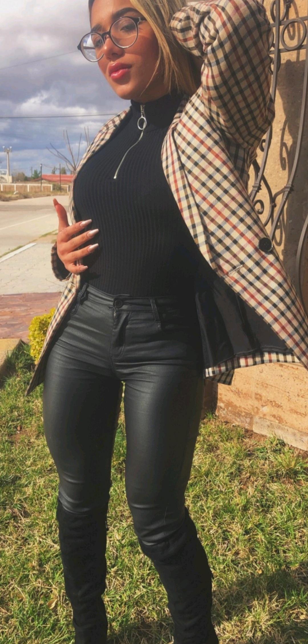 Can't go wrong with leatherpants | Scrolller