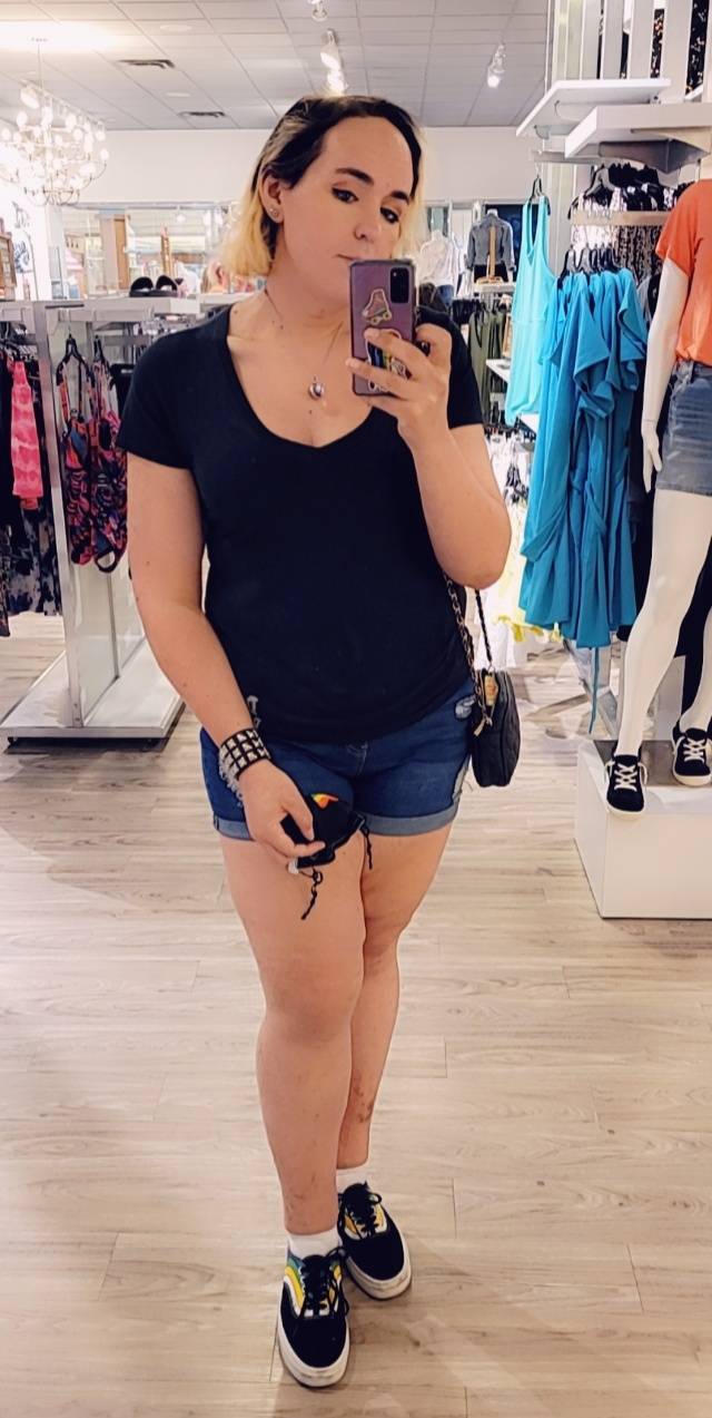 Cant Pass Up A Full Length Mirror While Out Shopping 40 Years Old And