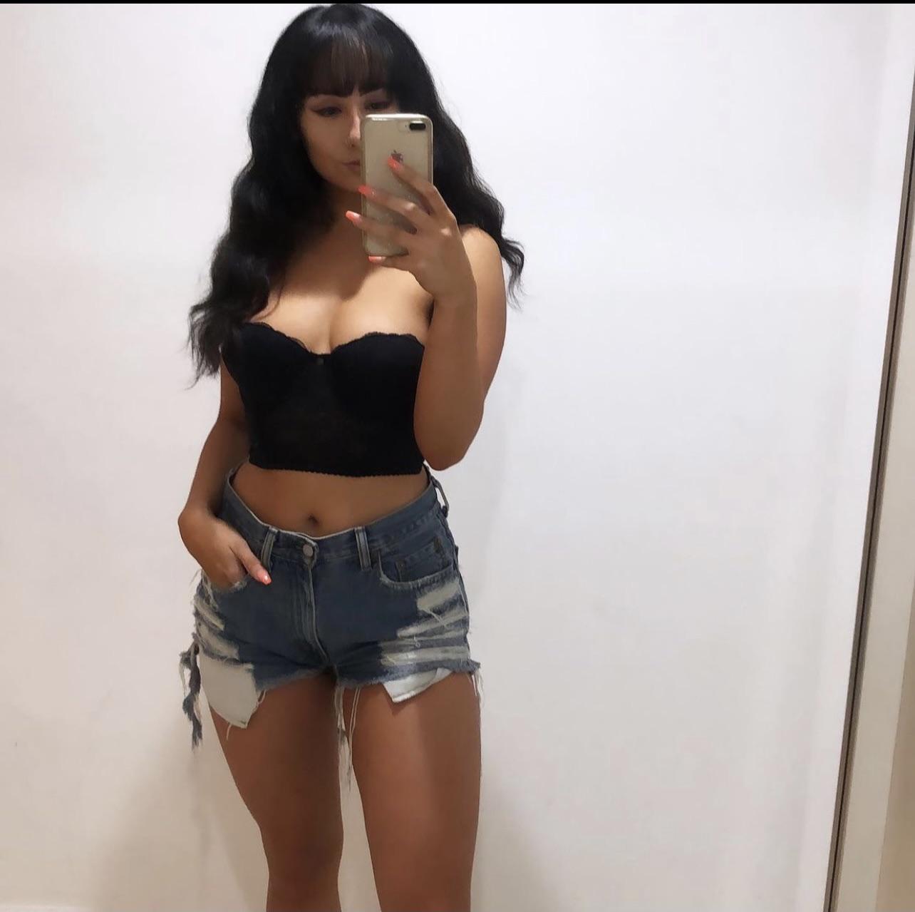 Caption gf 25 have lots of pics Kik mmikkalifee | Scrolller