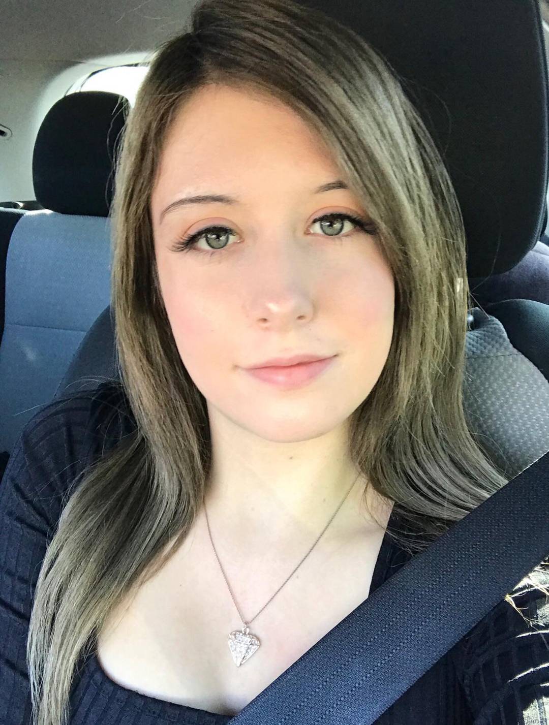 Car selfies always look so good 💚 | Scrolller