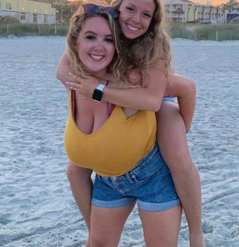 Carrying all the weight in this friendship | Scrolller